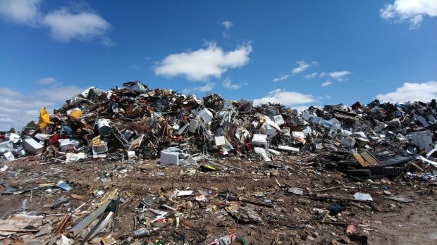 Causes of Land Pollution – Lend a hand to save the land
